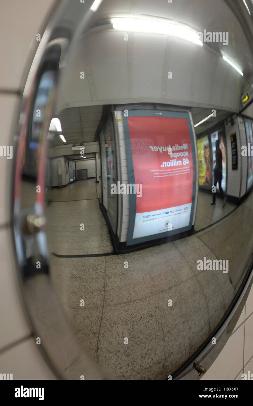 Mirror london underground hi-res stock photography and images - Alamy