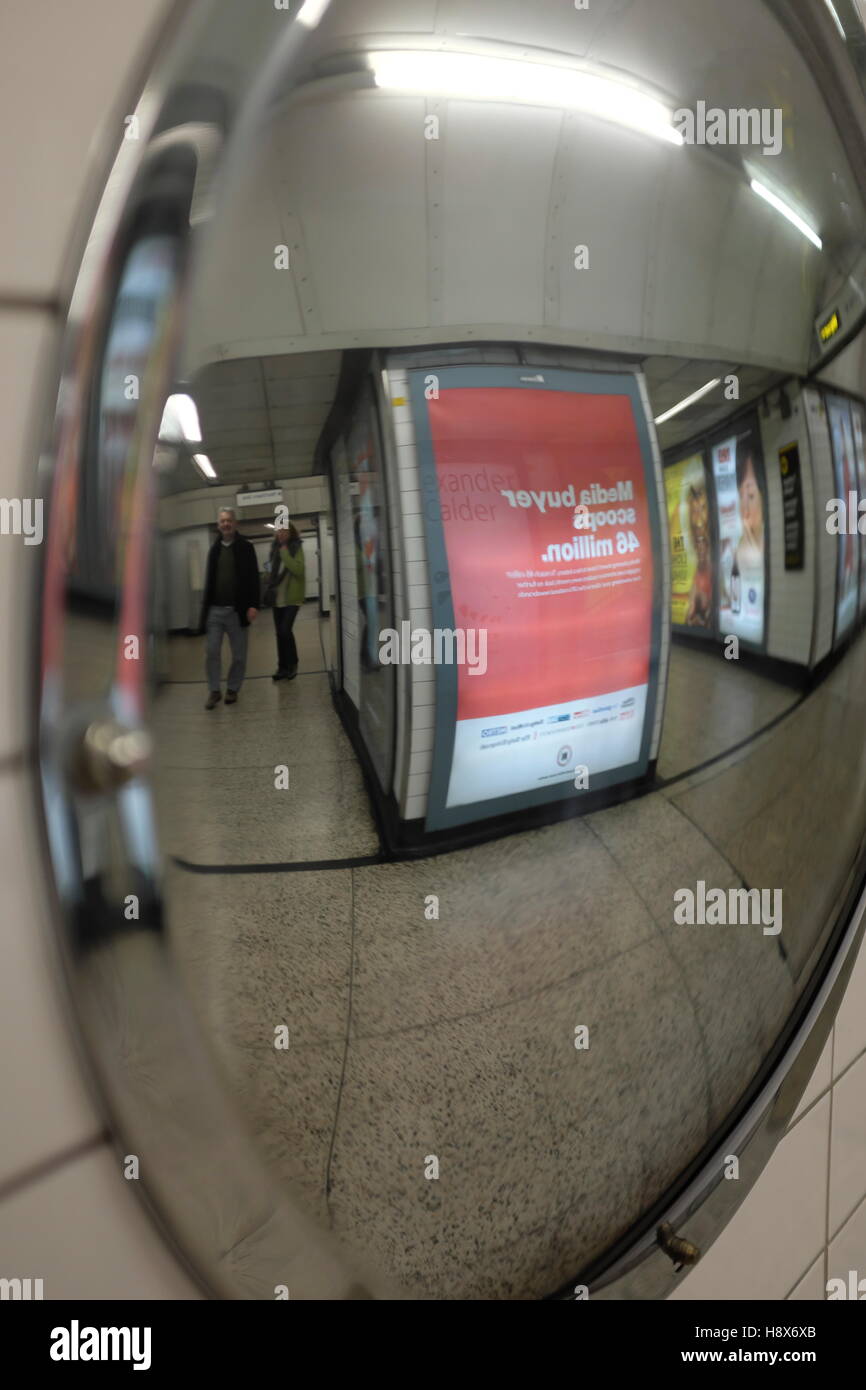 Mirror london underground hi-res stock photography and images - Alamy