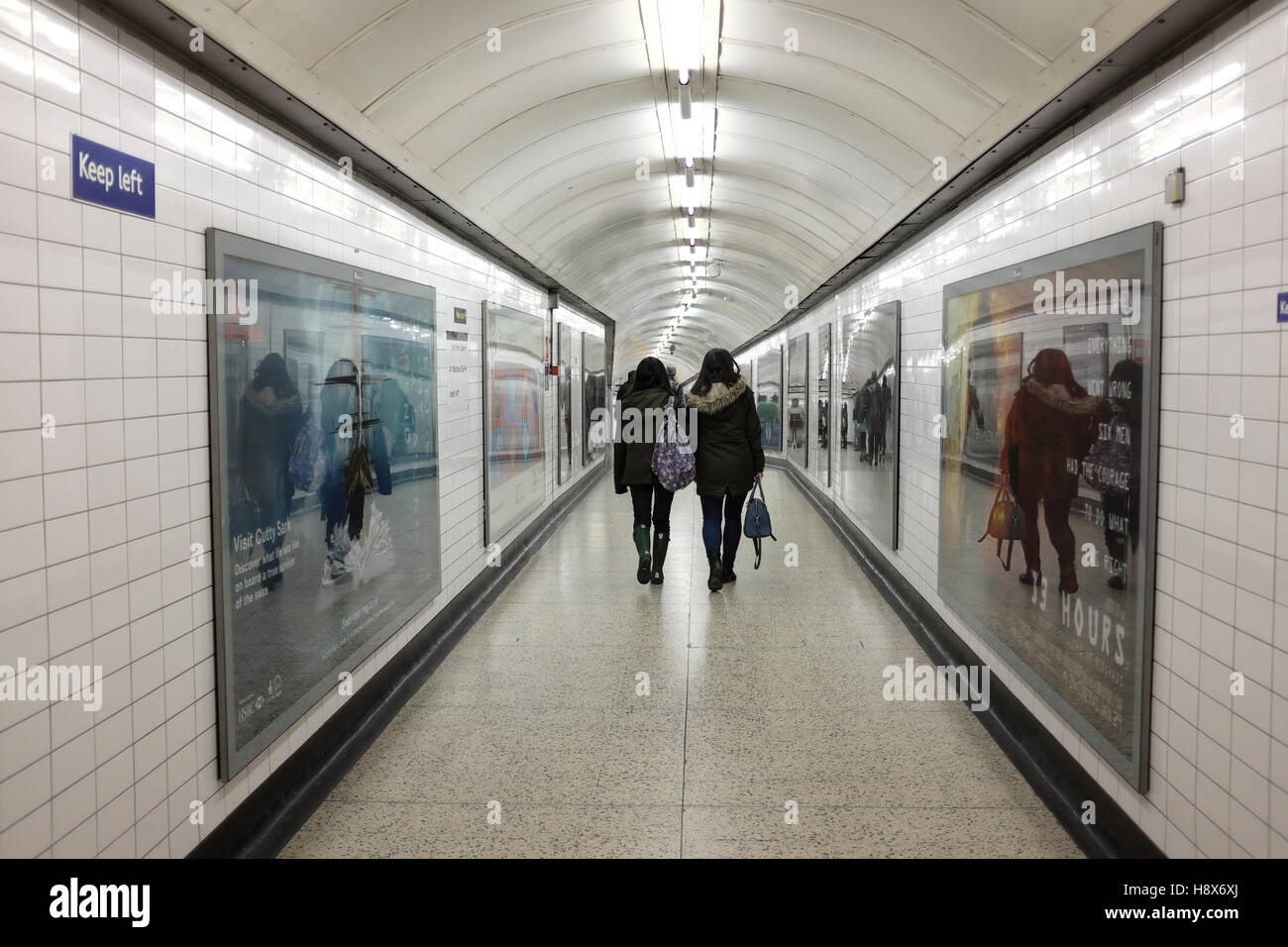 London train passage hi-res stock photography and images - Alamy