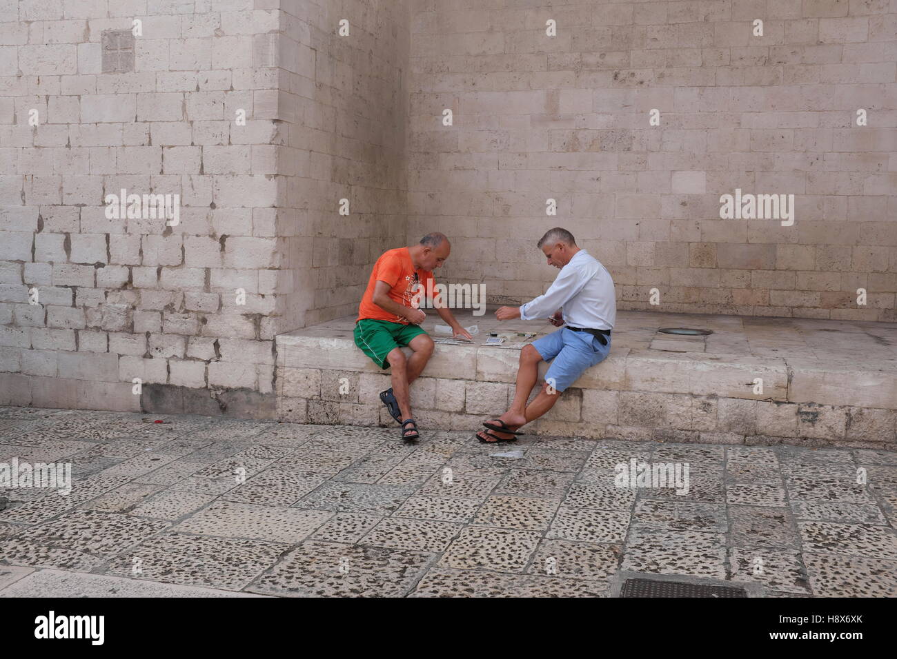 Two card playing men hi-res stock photography and images - Alamy