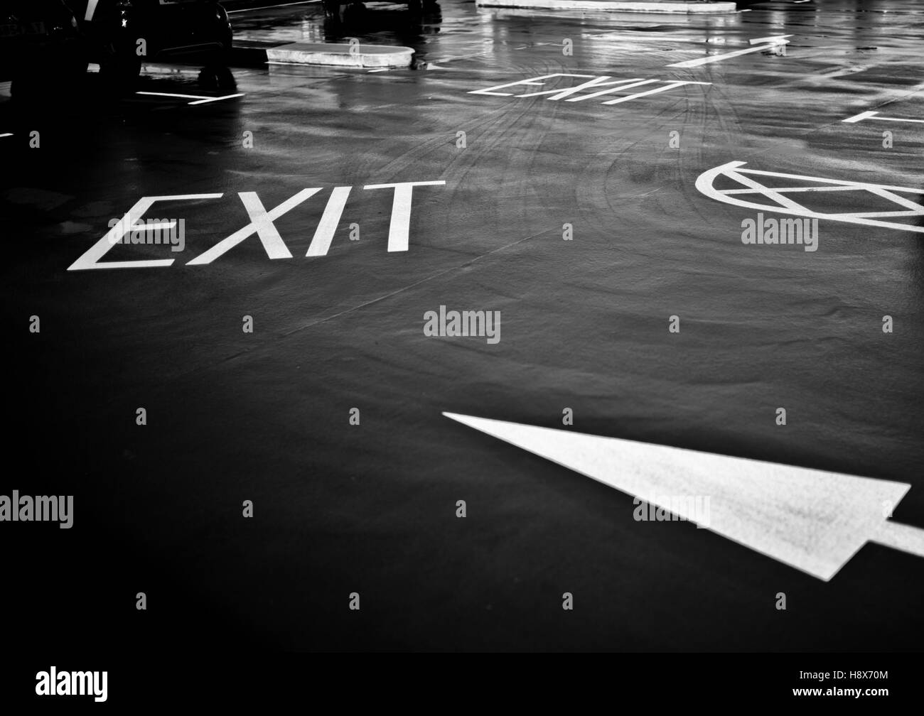 Exit signs hi-res stock photography and images - Alamy