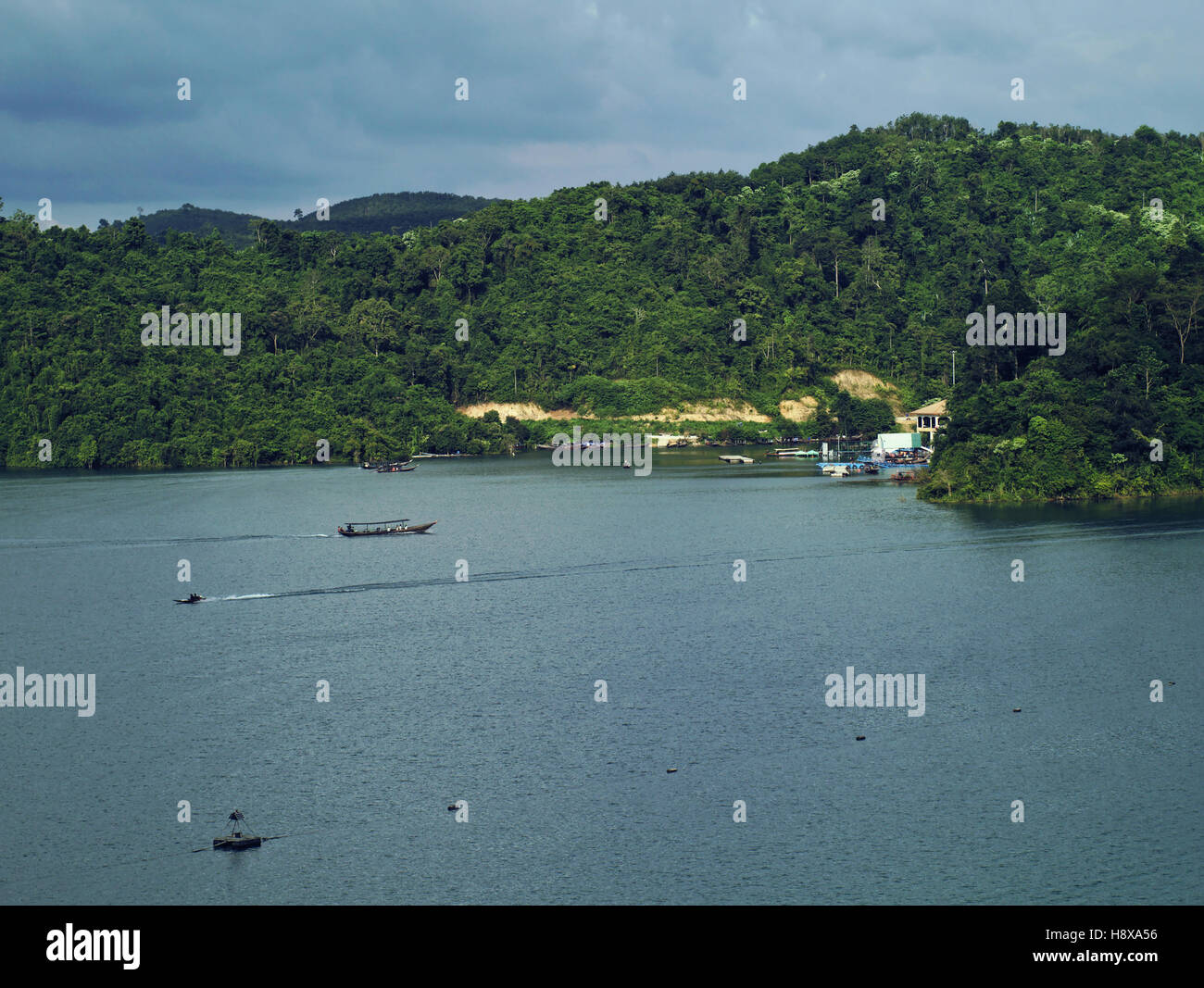Ratchaprapa or Rajjaprabha Dam Reservoir and Cheow Larn Lake, in Khao ...