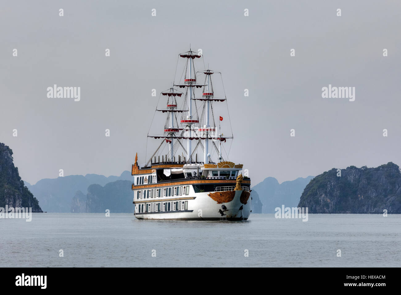 Southeast asia cruise ship hi-res stock photography and images - Alamy