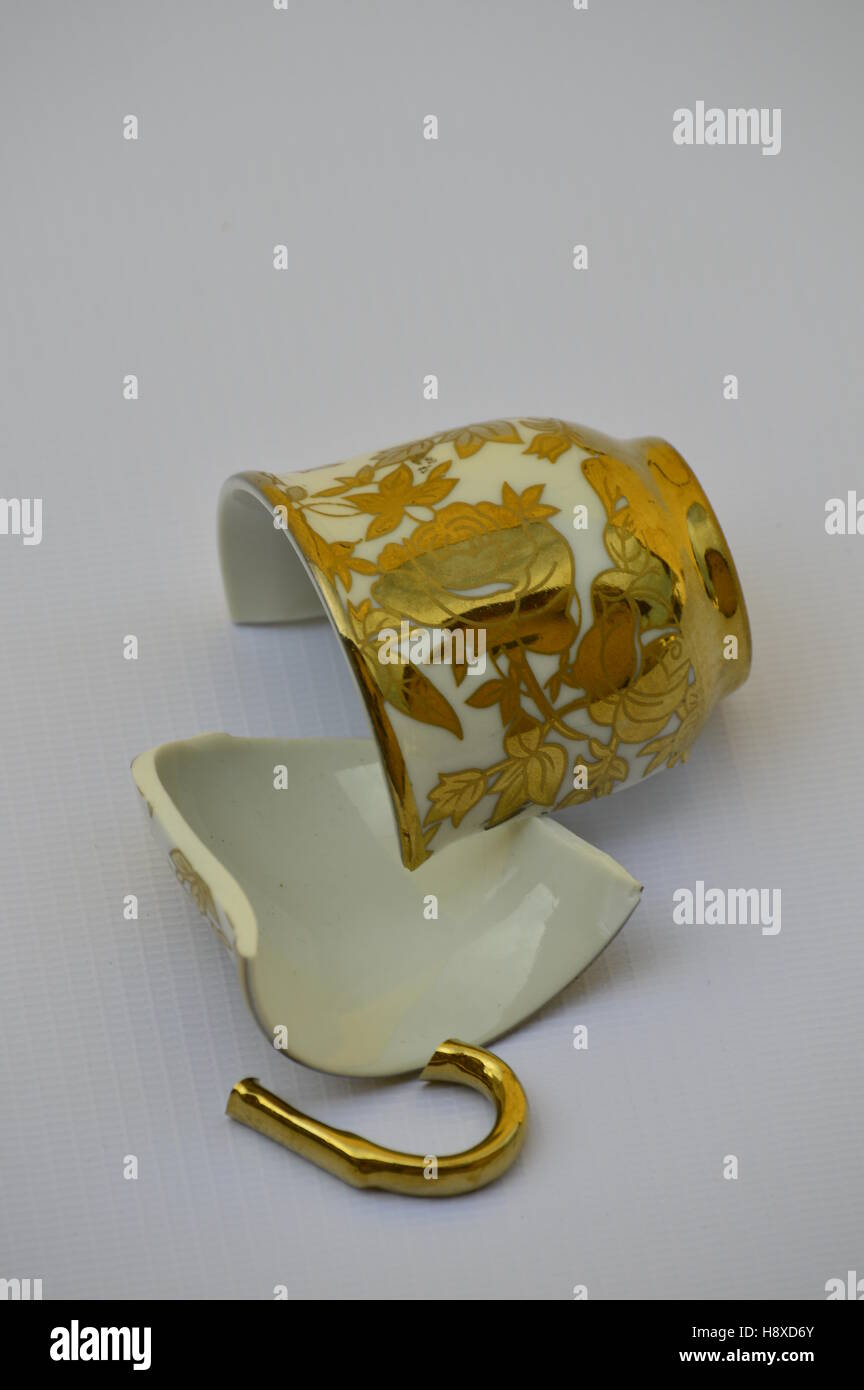 Broken cup of tea, isolated Stock Photo - Alamy