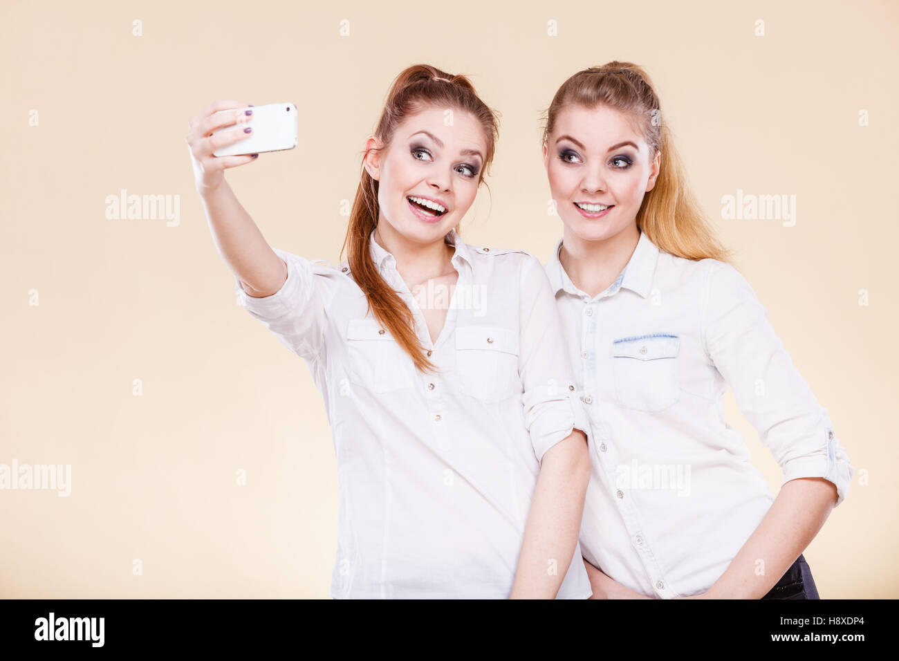 Teen girls best friends fun hi-res stock photography and images - Alamy