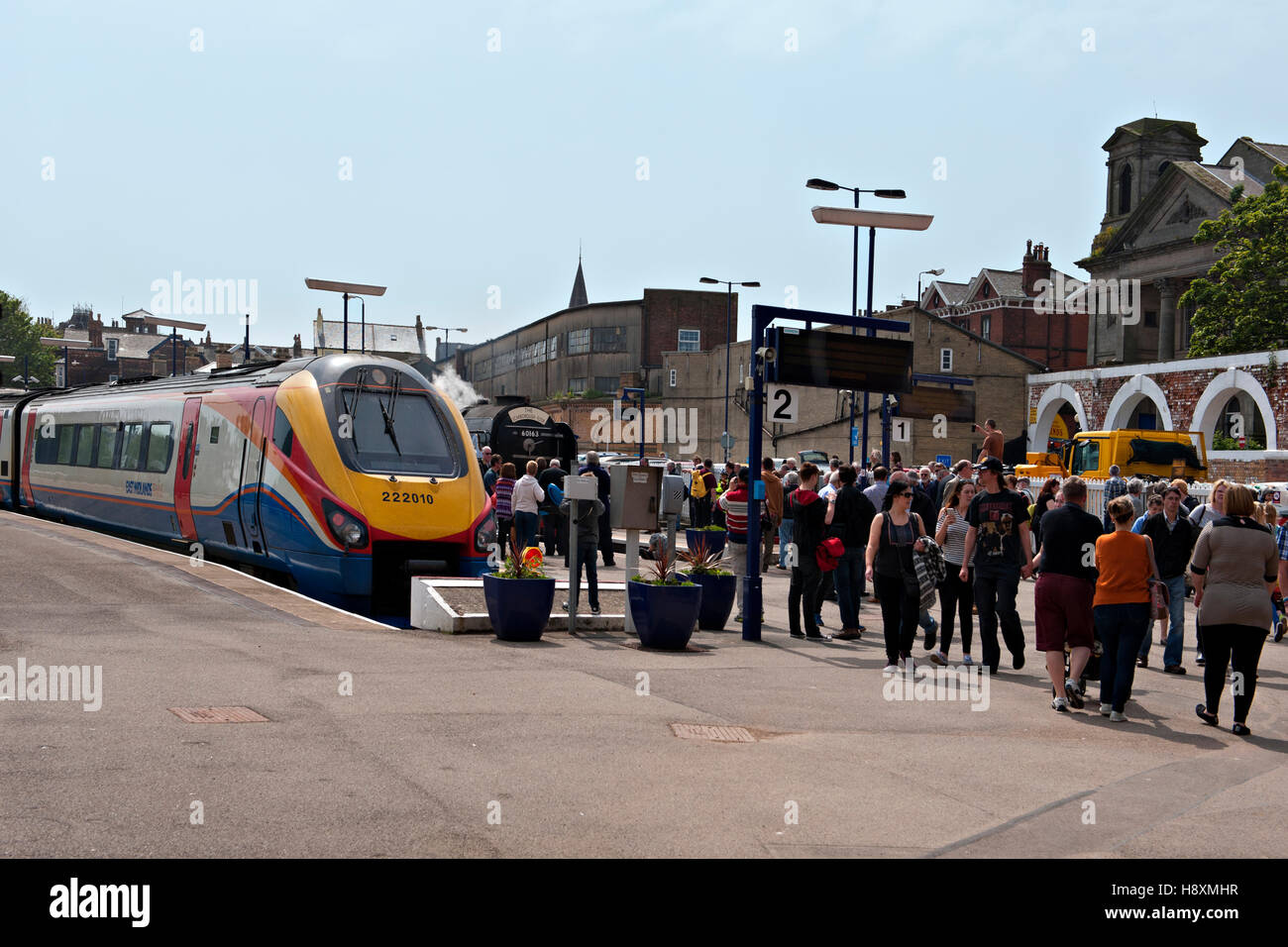 Scarborough railway station hi-res stock photography and images - Alamy