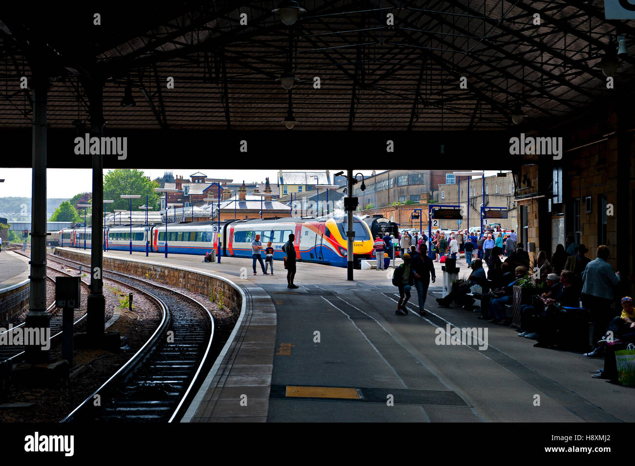 Scarborough railway station hi-res stock photography and images - Alamy