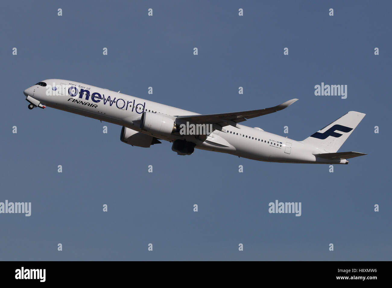 finnair one world a350 Stock Photo - Alamy