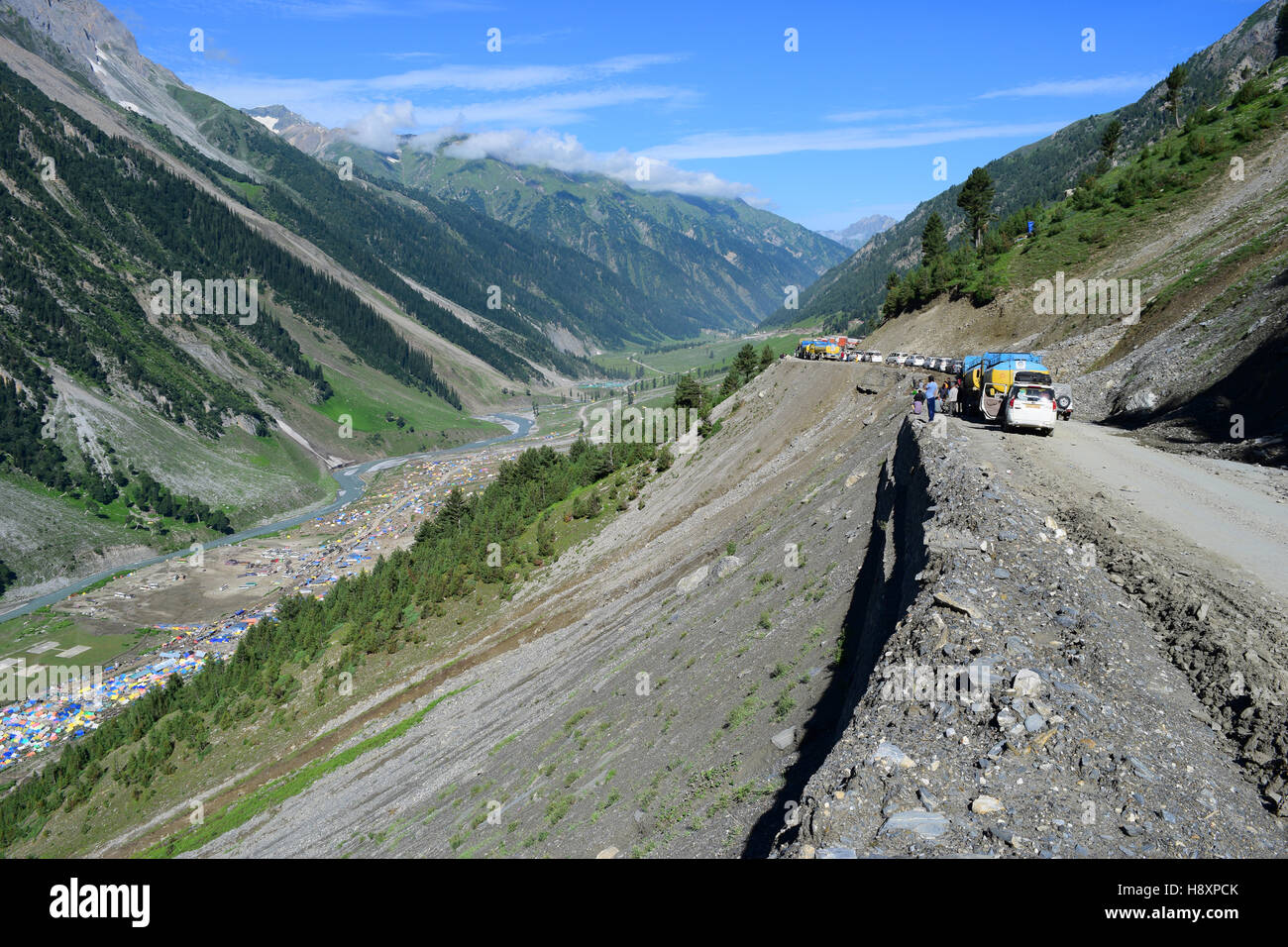 Beauty of himalayan mountains, vehicles passing through the mountain ...