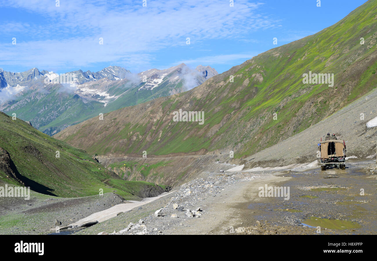 Great Indian Army patrols on Toughest Kashmir Line of Control India and ...