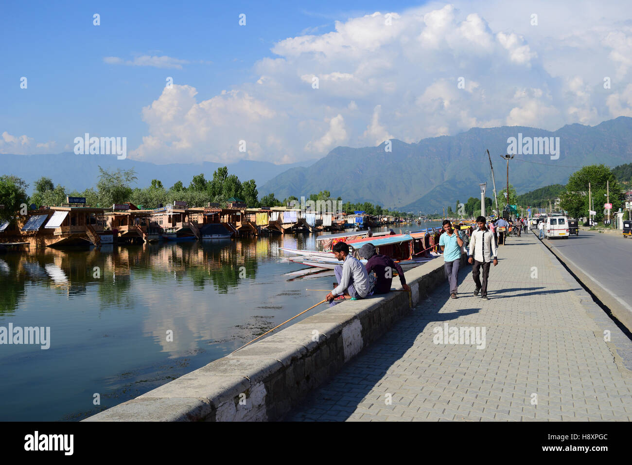 Beautiful Landscape of Srinagar and wonderful experience of house boat ride in Srinagar ,Jammu ...