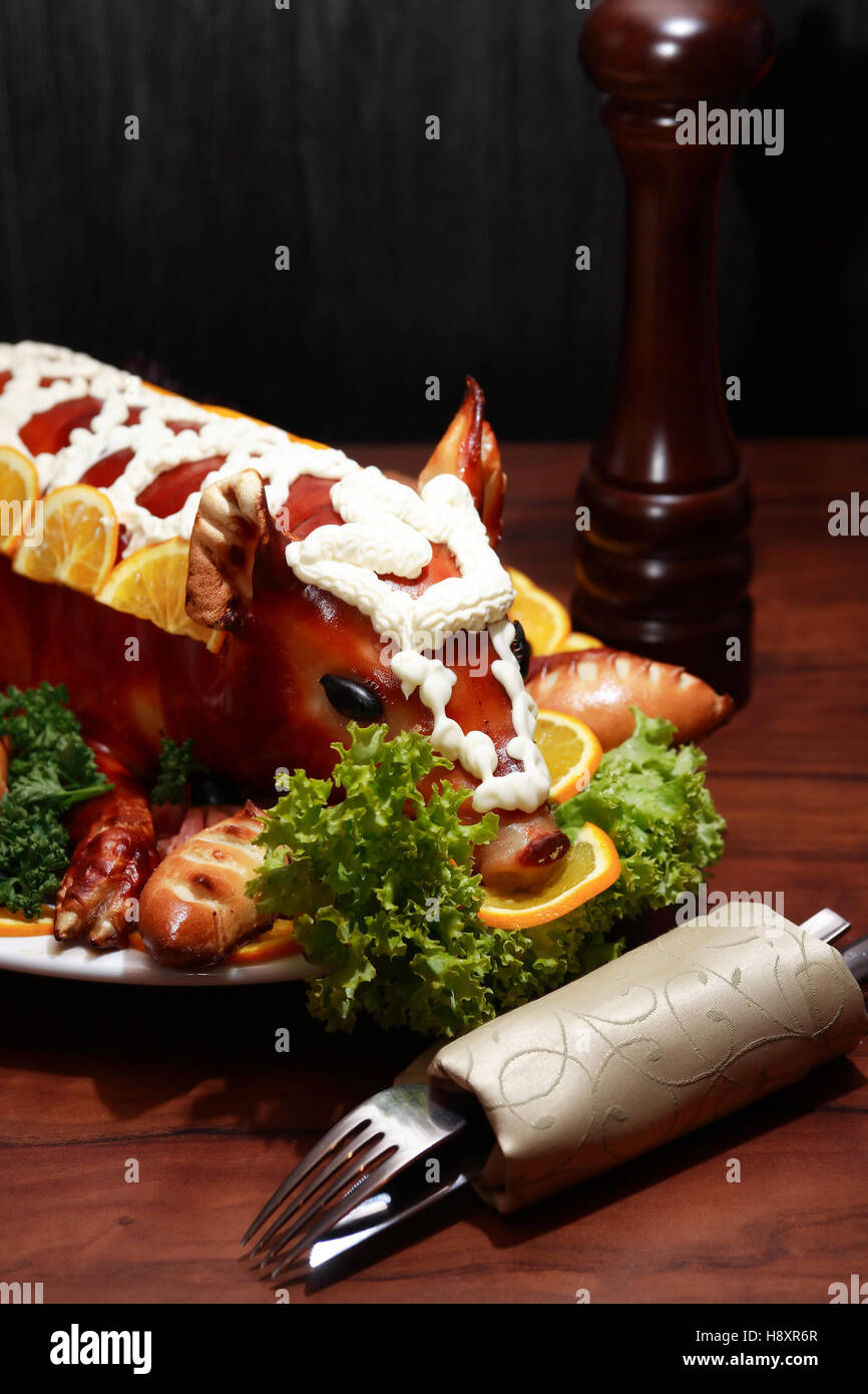 Roast pig table hi-res stock photography and images - Alamy