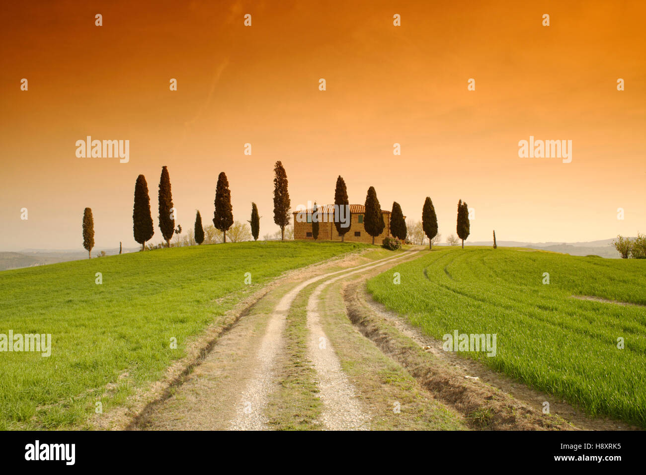 Sunset landscape tuscany farms hi-res stock photography and images - Alamy