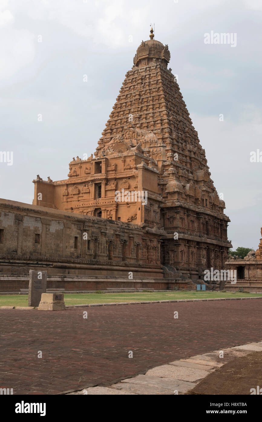 Huge gopura or vimana, Brihadisvara Temple, Tanjore, Tamil Nadu, India ...