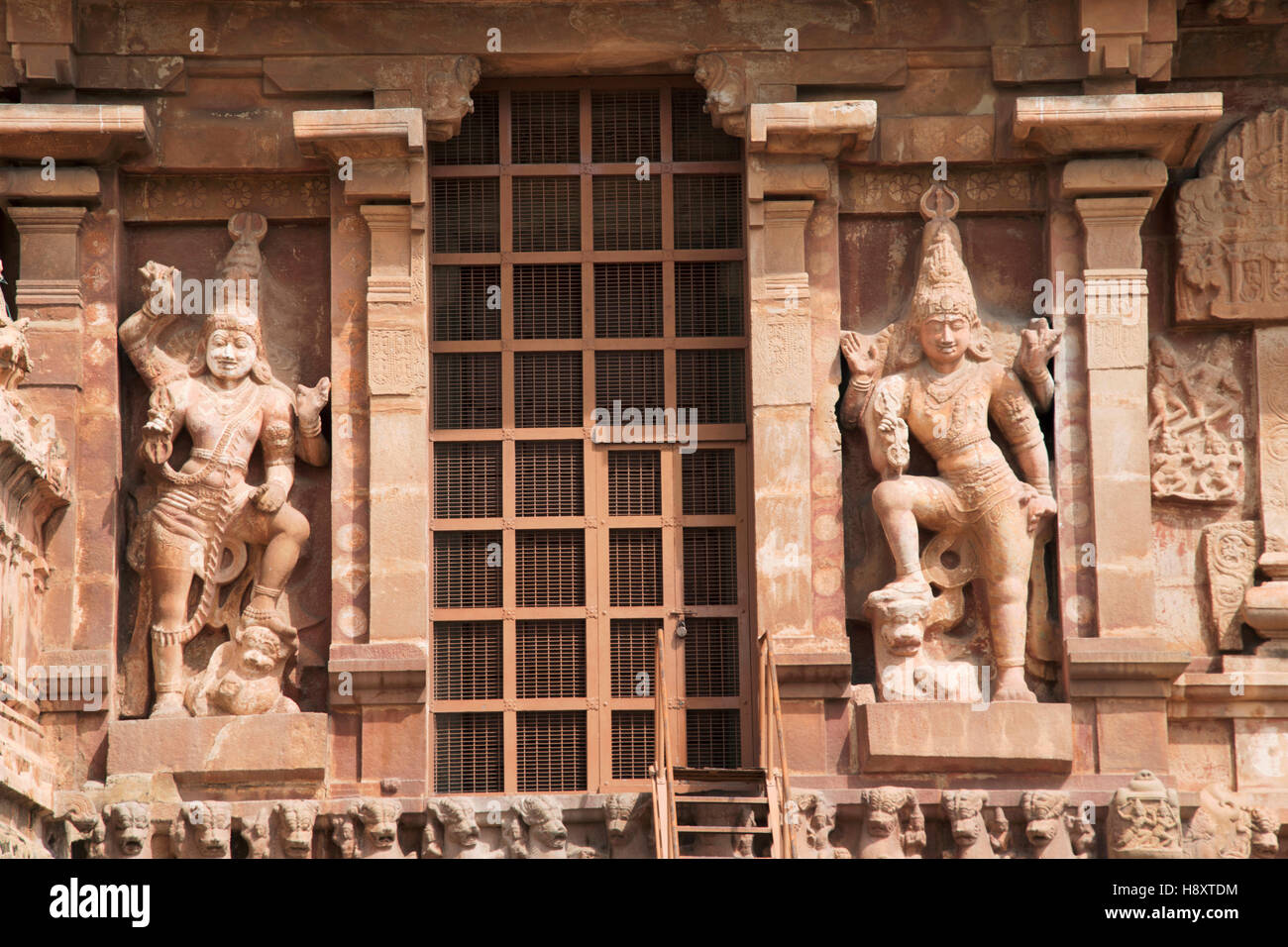 Dwarapalas, southern wall, Brihadisvara Temple, Tanjore, Tamil Nadu ...