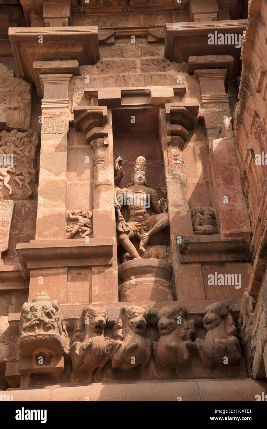 Kalantaka, a form of Shiva, southern niche, Brihadisvara Temple ...