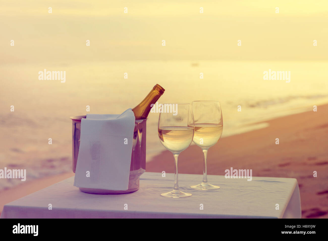 A restaurant table on a beach. Romantic evening Stock Photo - Alamy