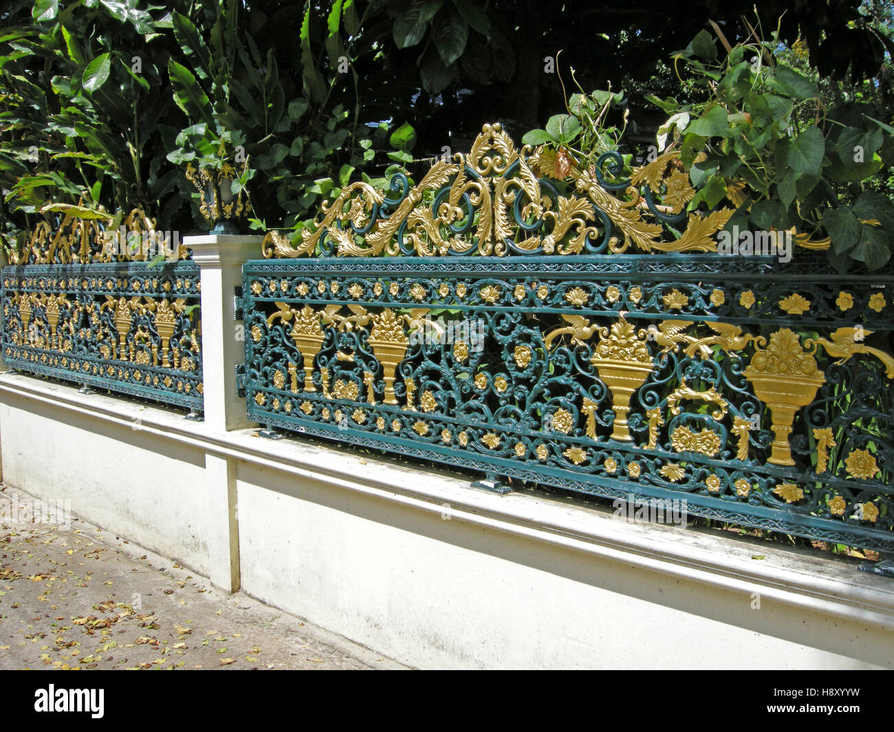 Blockade fence hi-res stock photography and images - Alamy