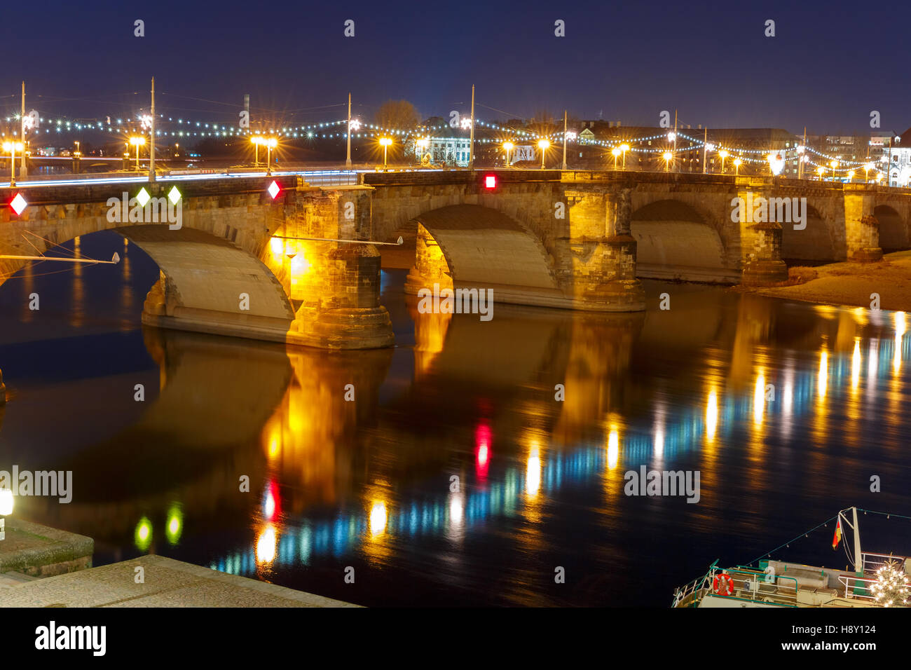 Augustus Bridge, Elba at night, Dresden, Germany Stock Photo - Alamy