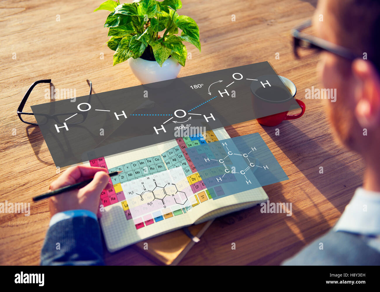 Atom chemistry hi-res stock photography and images - Alamy