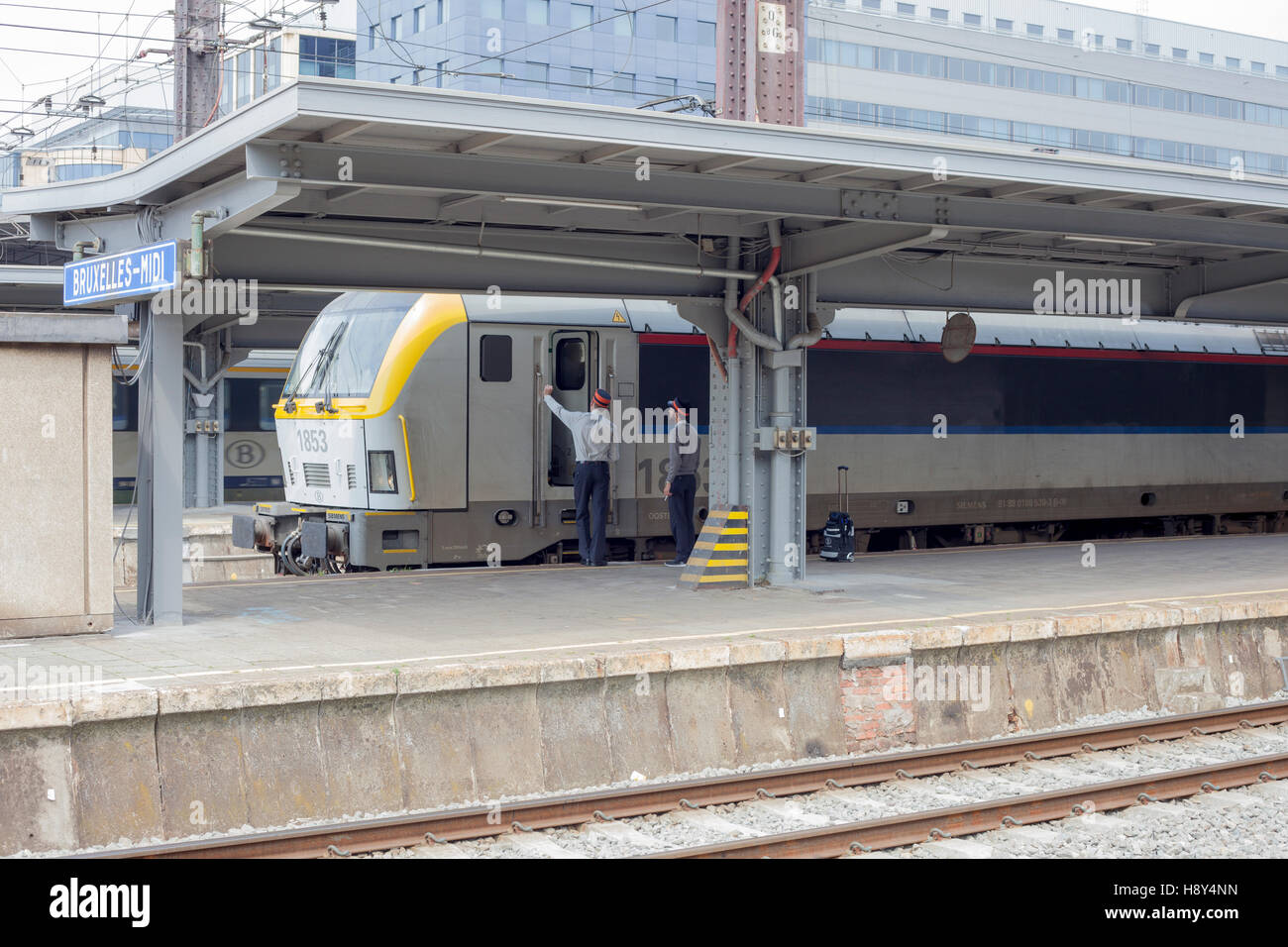 Driver waiting guard hi-res stock photography and images - Alamy