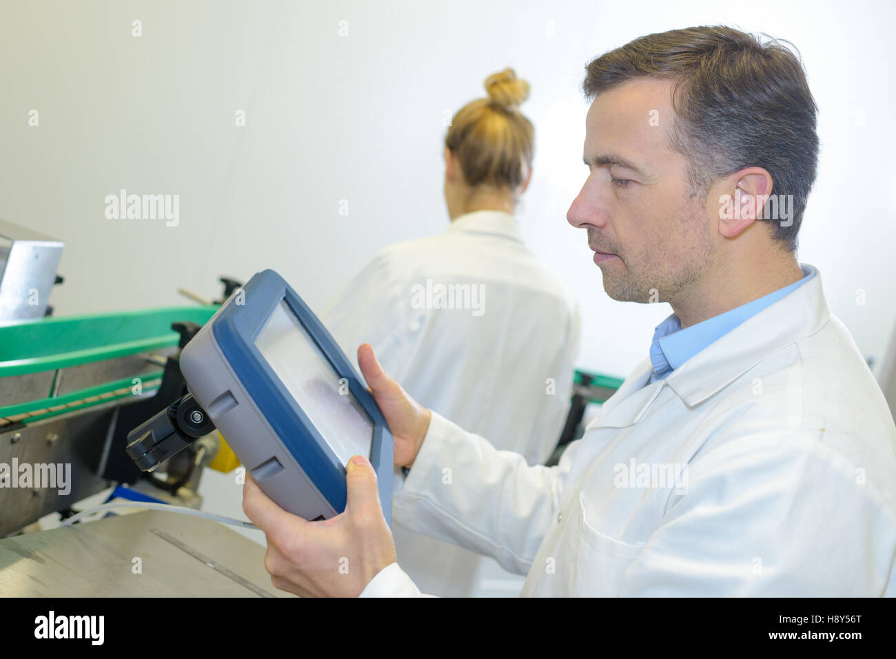Checking screen hi-res stock photography and images - Alamy