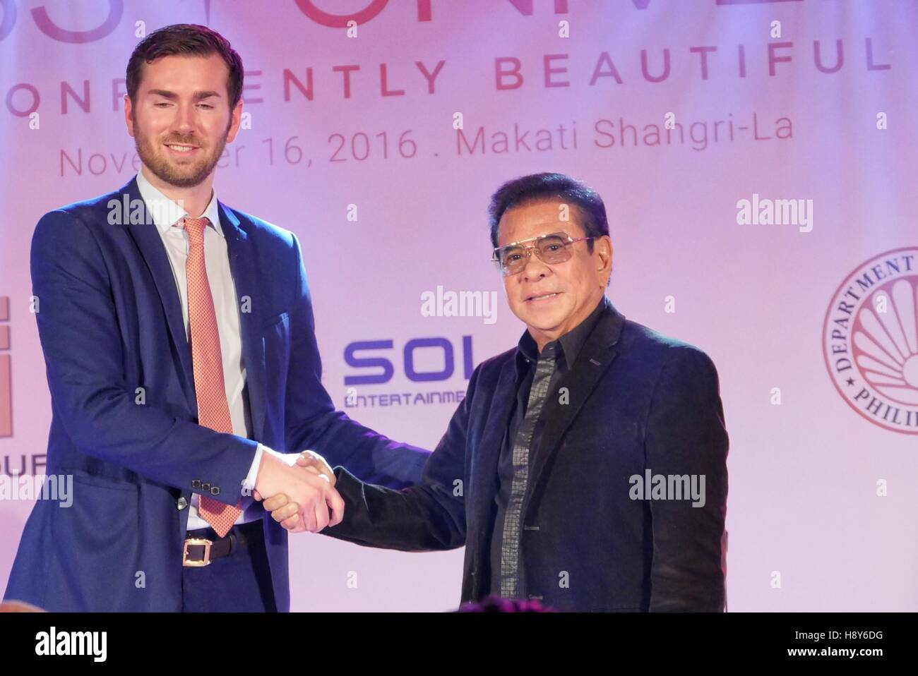 Makati, Philippines. 16th Nov, 2016. Shawn McClain shakes hand with Gov ...
