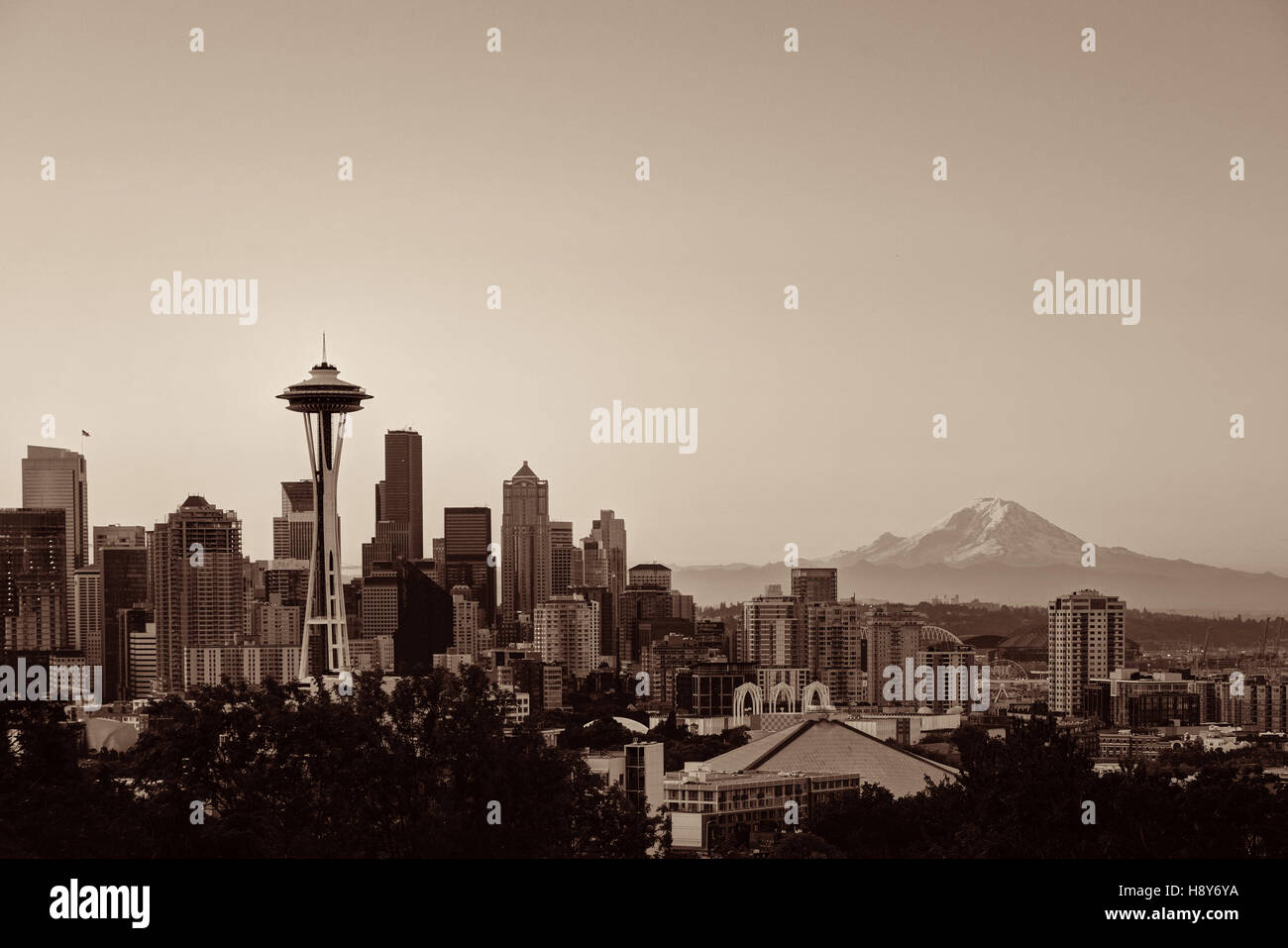 Seattle city skyline with Mt Rainier at sunset with urban office ...