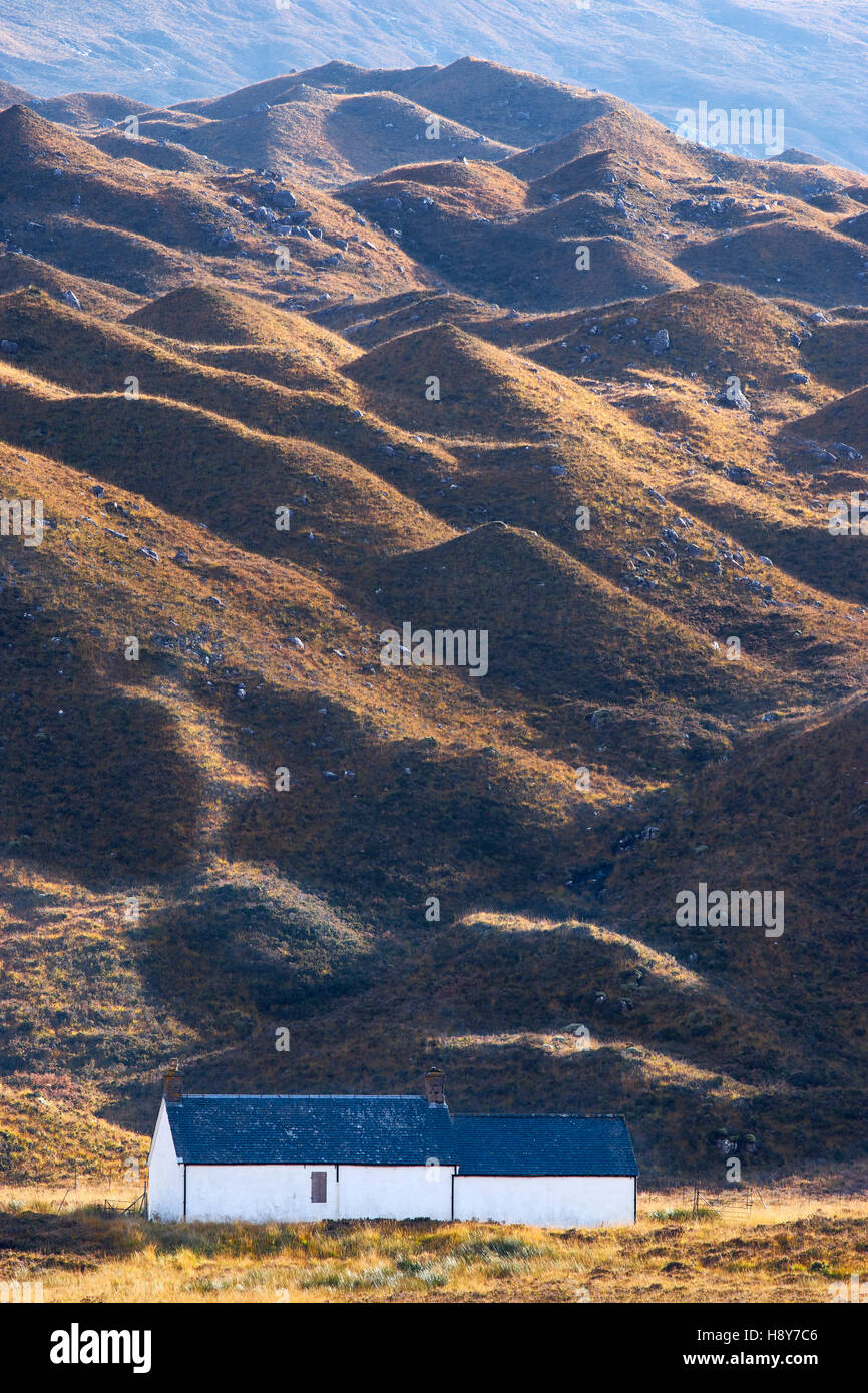 Ling Hut andt tussocky moraines in Coire a Cheud Chnoic (Corrie of a ...
