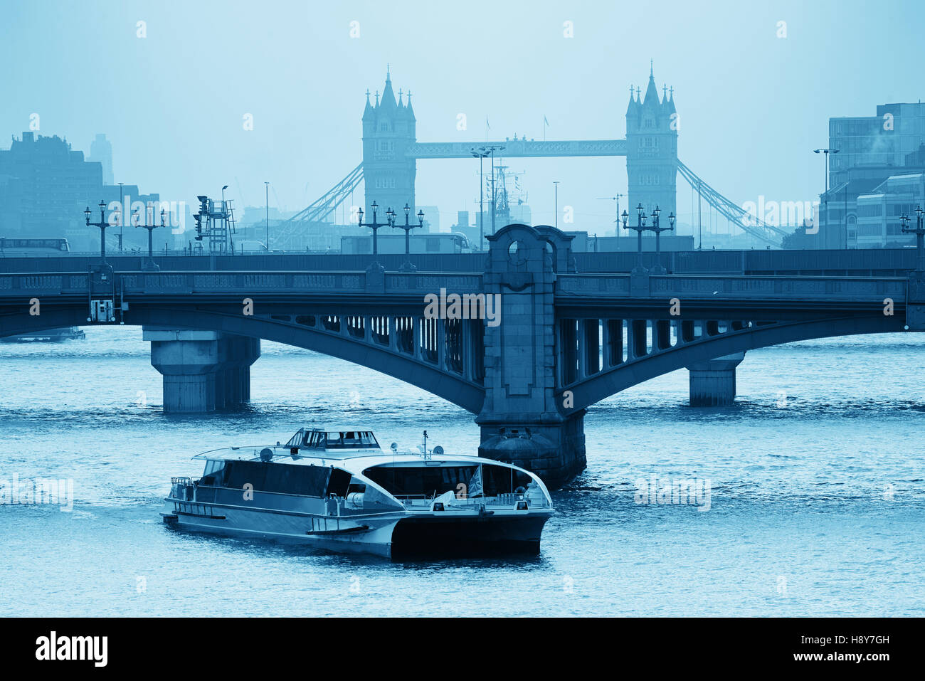 London silhouette with bridges over Thames River Stock Photo - Alamy