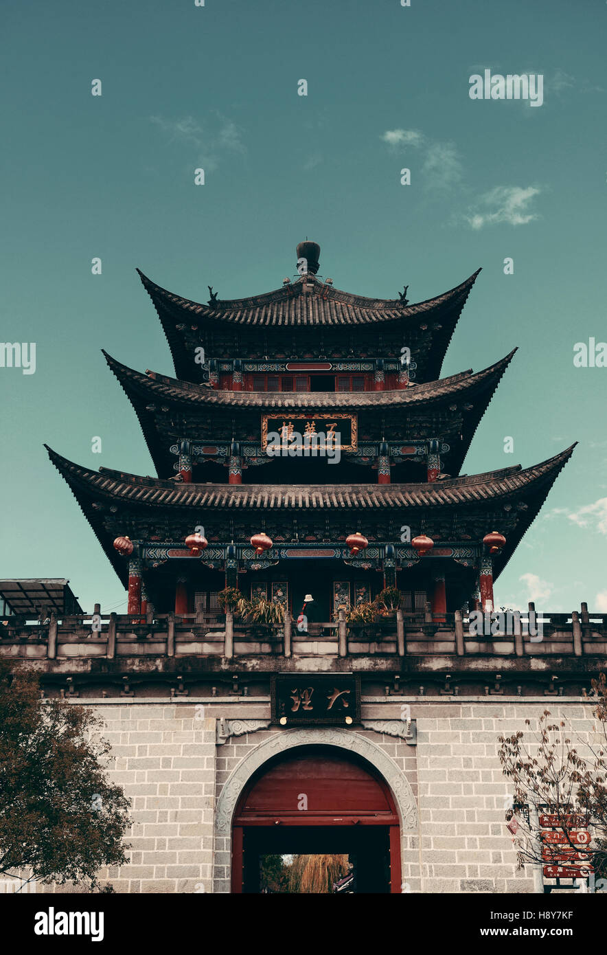 Wuhua House as the landmark of Dali Town, Yunnan, China Stock Photo - Alamy