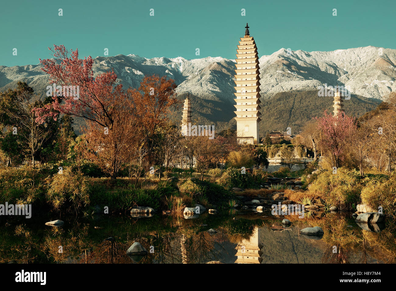 Ancient pagoda in Dali old town with snow capped Mt Cangshan, Yunnan ...