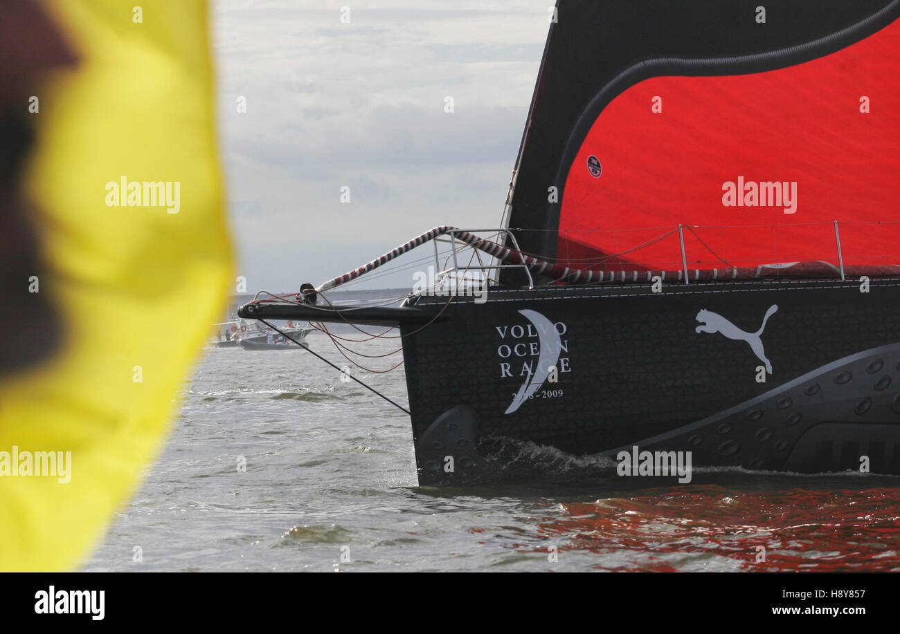 Sailboat bow hi-res stock photography and images - Alamy