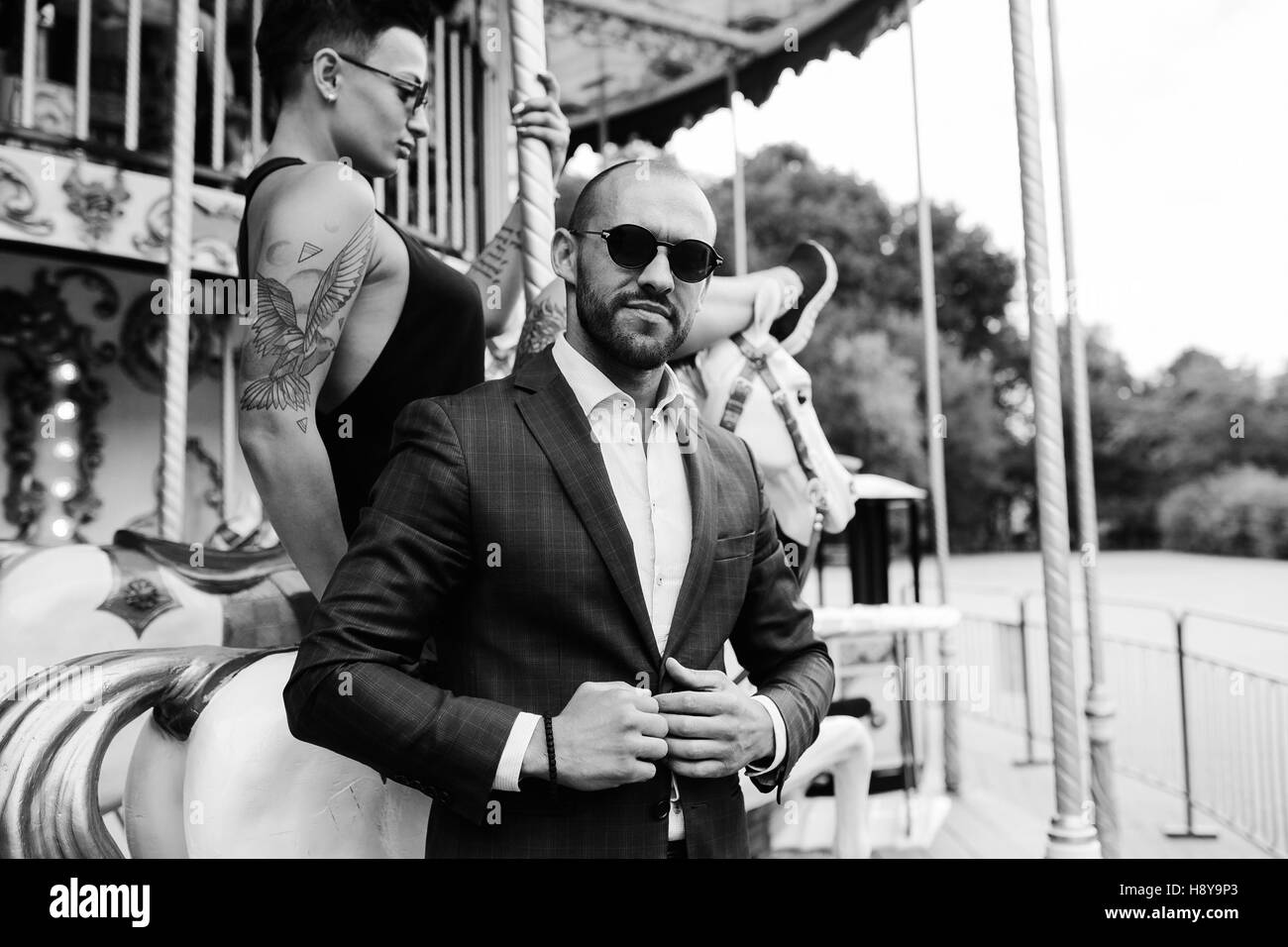 Happy smiling friends man woman Black and White Stock Photos & Images ...