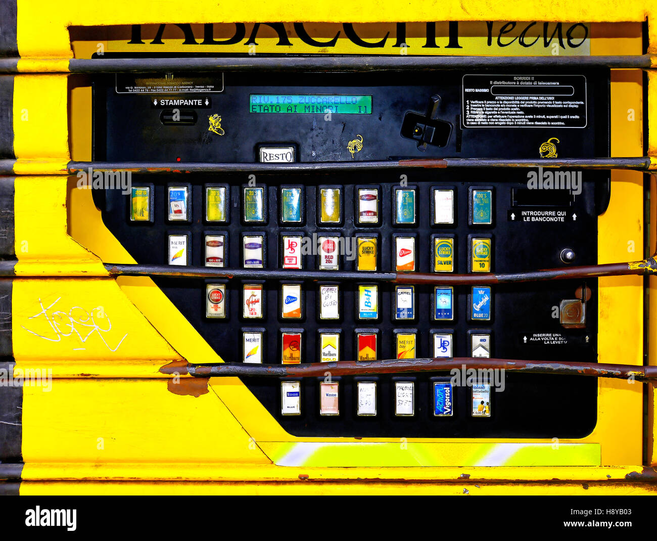 Cigarette dispenser hi-res stock photography and images - Alamy