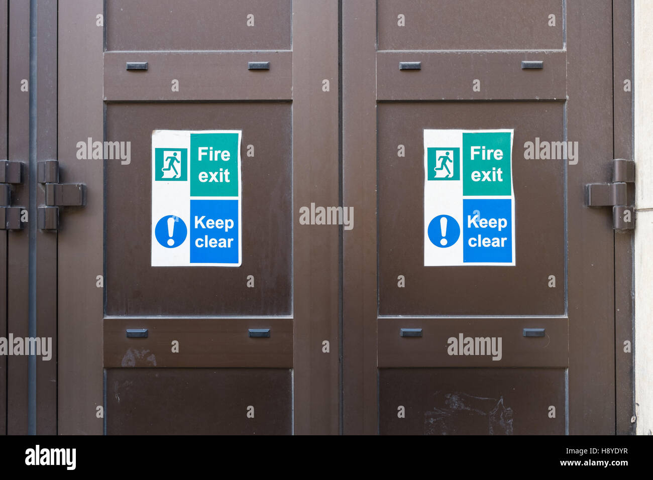 Exit sign doors hi-res stock photography and images - Alamy