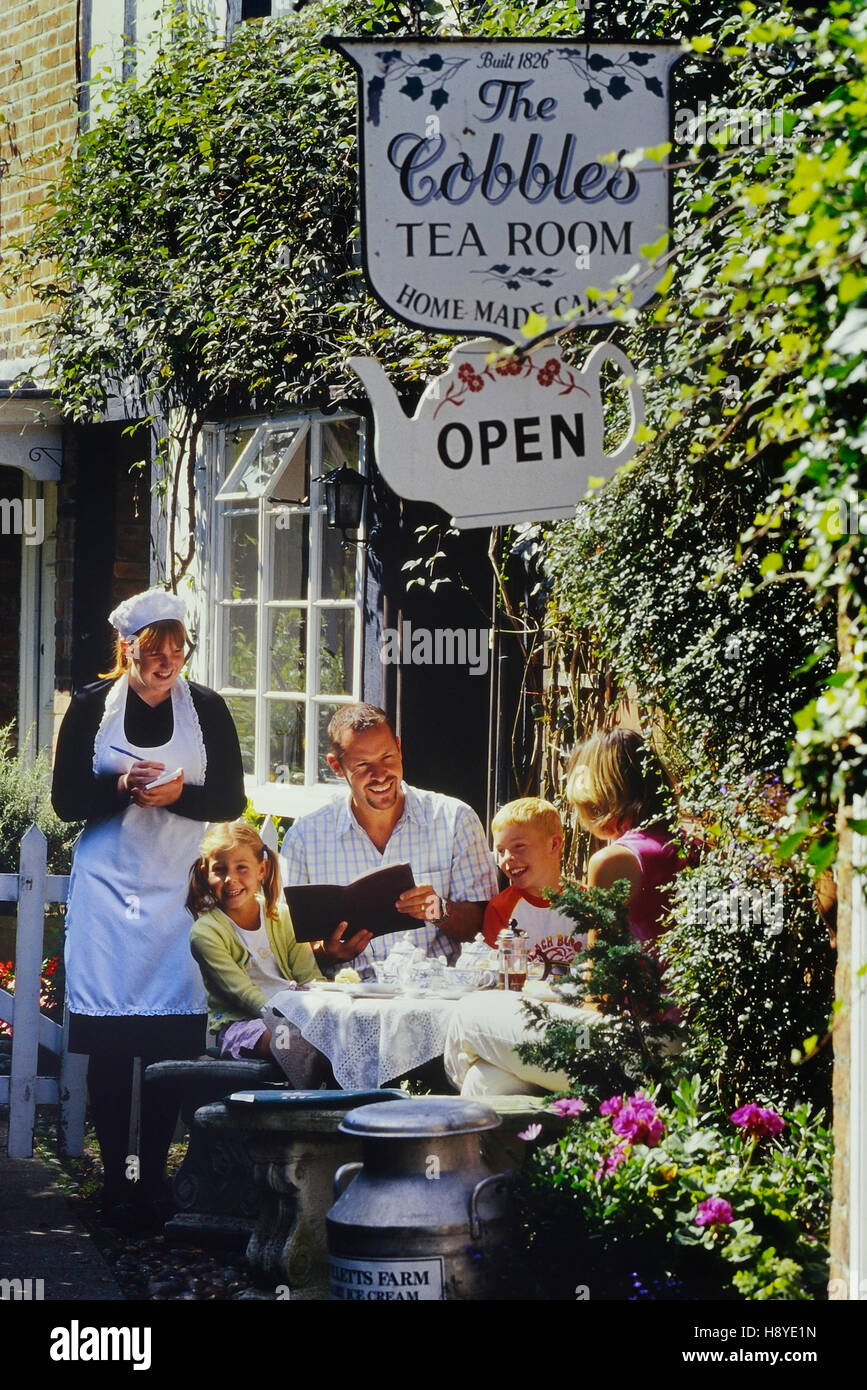 Family afternoon tea hi-res stock photography and images - Alamy