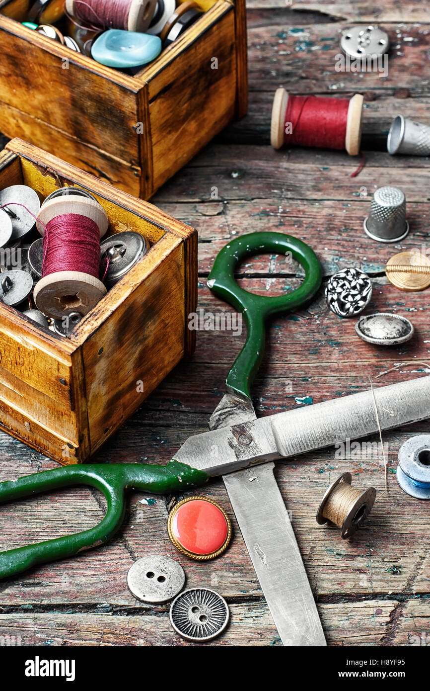 Spools of sewing threads and buttons from clothing Stock Photo - Alamy