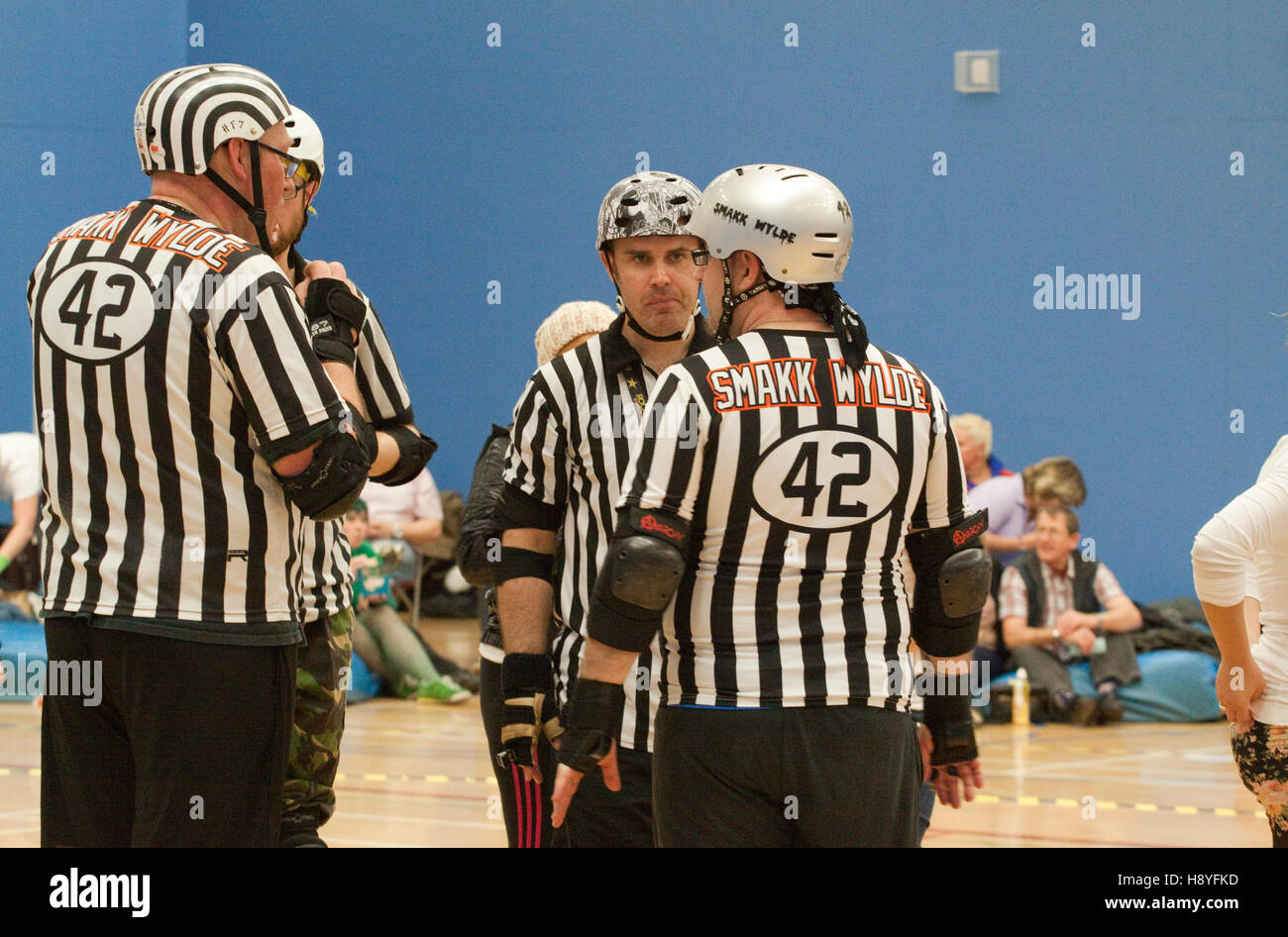 Two roller derby referees wearing the same jersey/top Stock Photo - Alamy