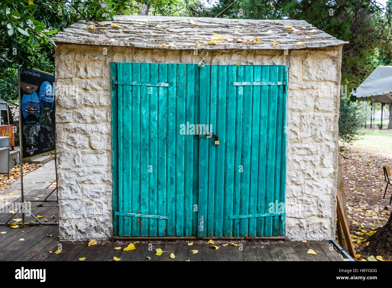 Shed with blue door Stock Photo - Alamy