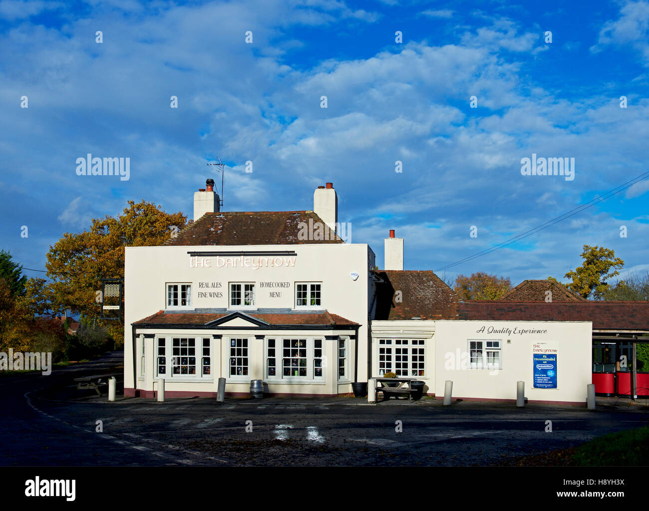 The Barley Mow pub, Winchfield, Hampshire, England UK Stock Photo - Alamy