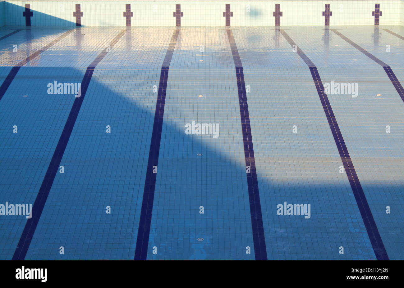 Old deserted swimming pool hi-res stock photography and images - Alamy
