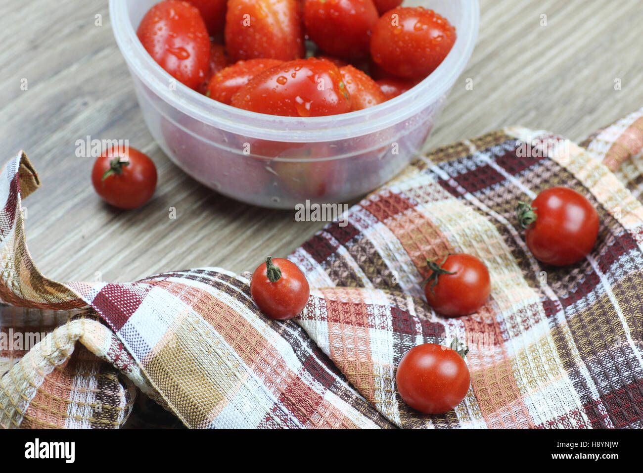 washed tomatoes in bowl Stock Photo - Alamy