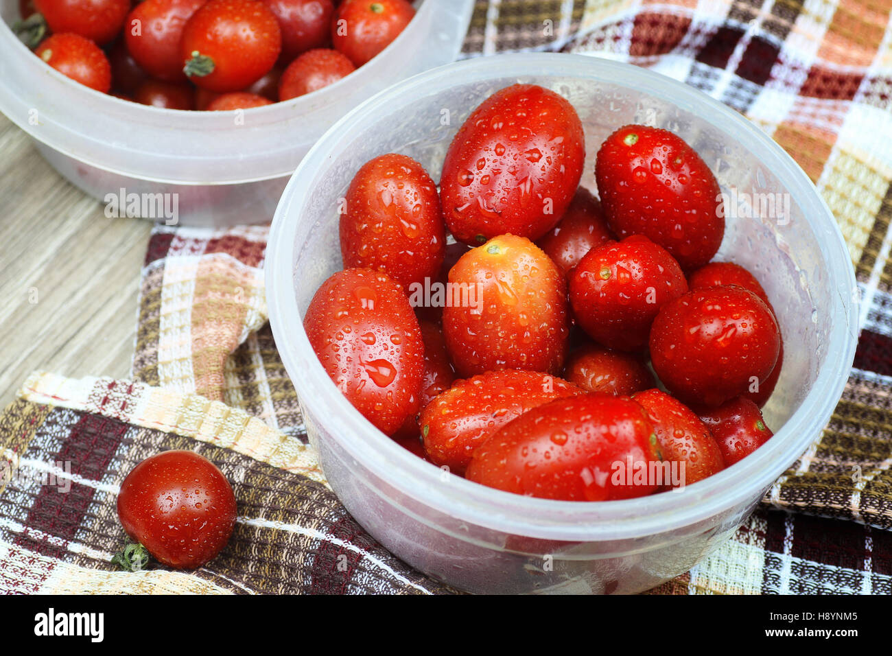 washed tomatoes in bowl Stock Photo - Alamy