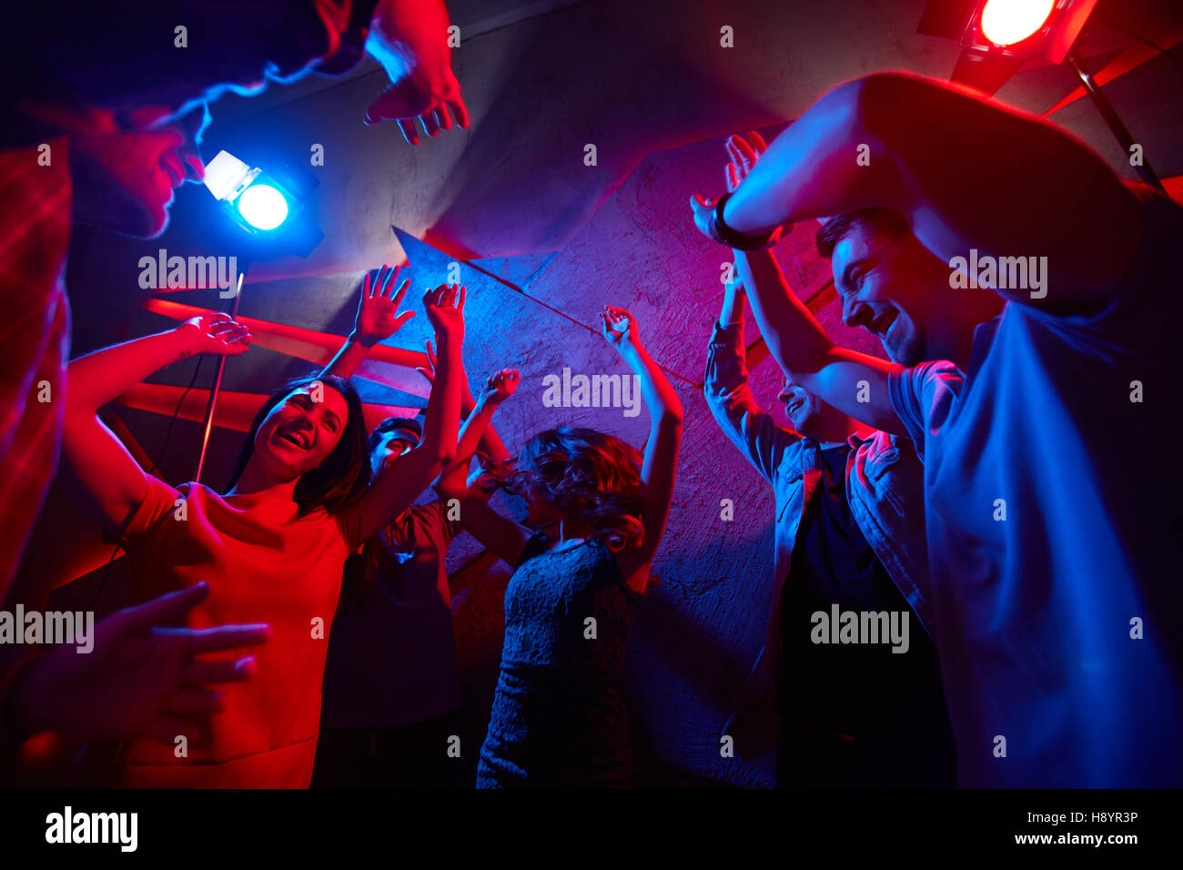 Guys and girls dancing hi-res stock photography and images - Alamy