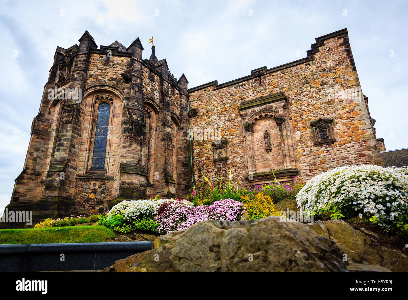 Edinburgh castle grounds hi-res stock photography and images - Alamy