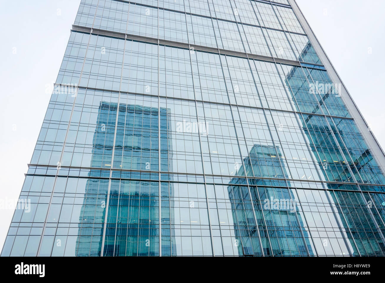 Skyscraper windows hi-res stock photography and images - Alamy