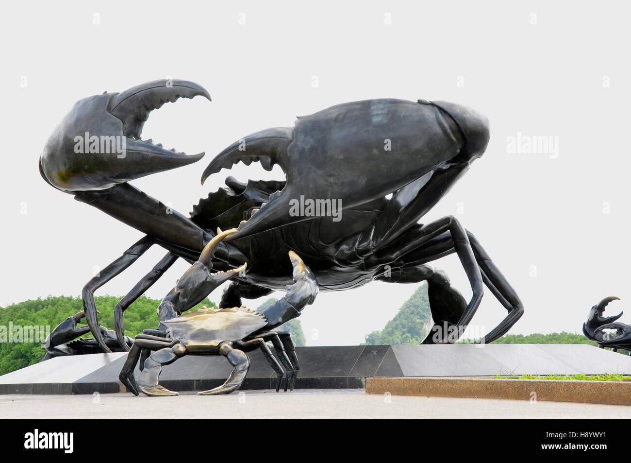 Crab statue hi-res stock photography and images - Alamy