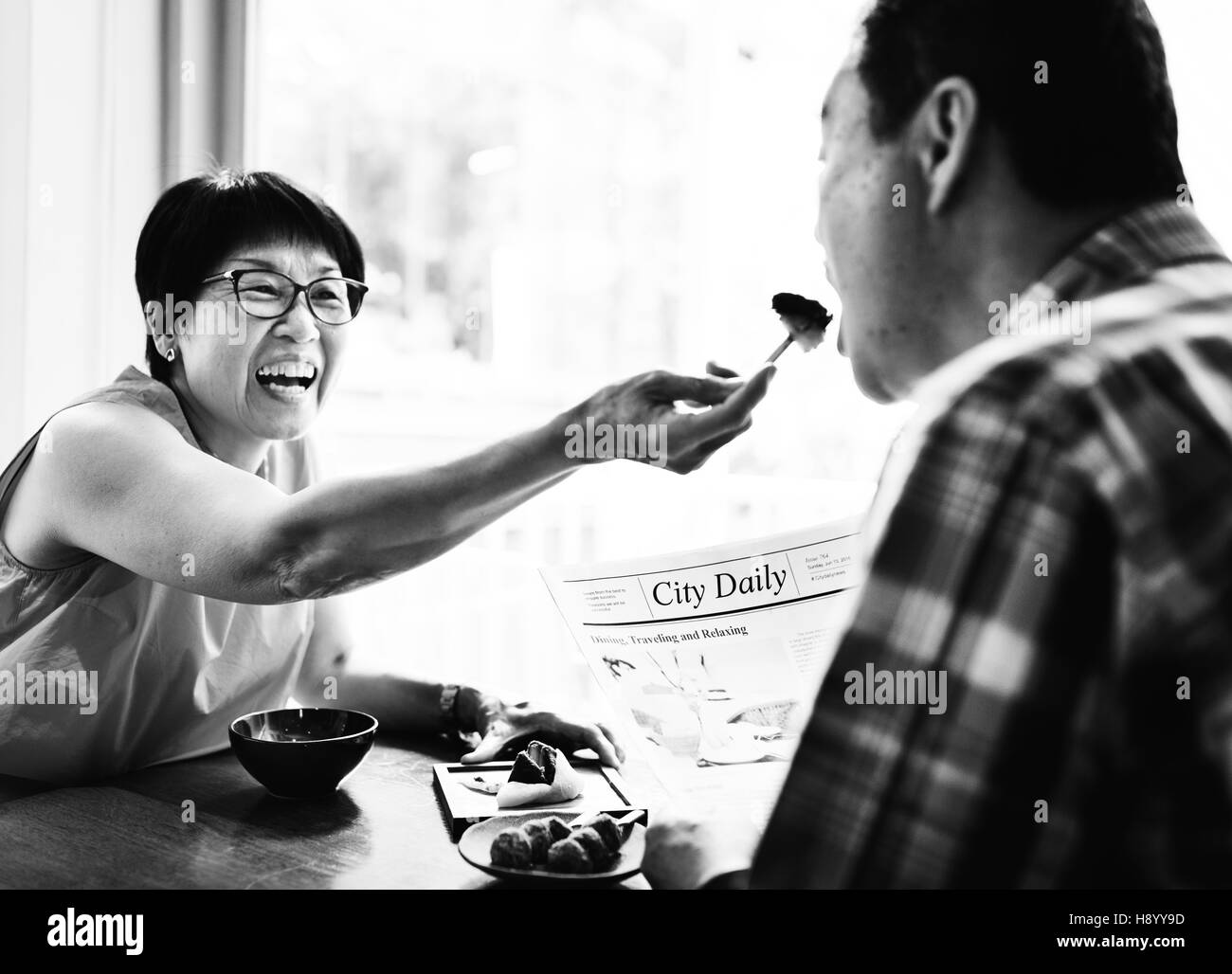 Cafe family eating Black and White Stock Photos & Images - Alamy