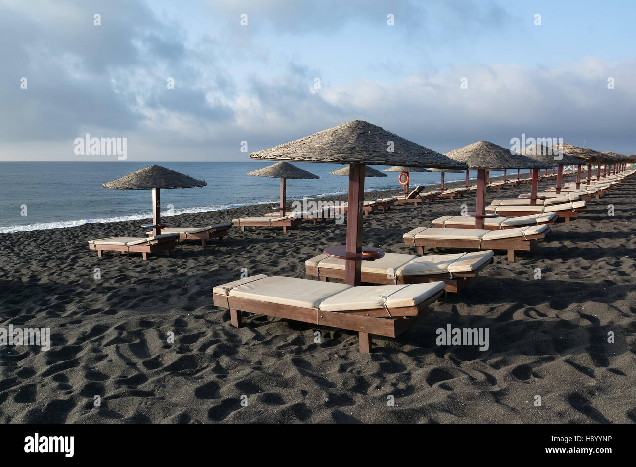 Santorini bed hi-res stock photography and images - Alamy